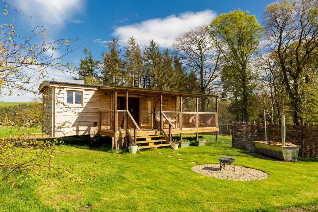 The Resting House | Shepherd's hut in Scottish Borders | Canopy & Stars