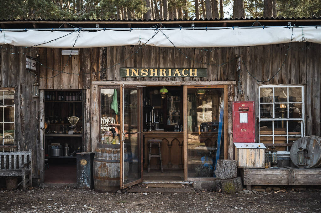 Inshriach Loghouse | Cabin in Highland | Canopy & Stars