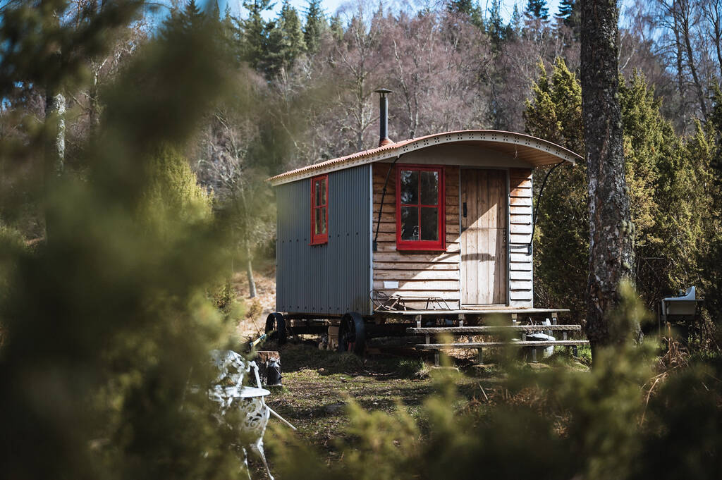 Inshriach Shepherd's Hut | Shepherd's hut in Highland | Canopy & Stars