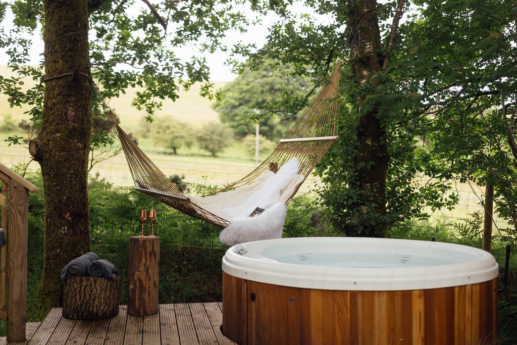 Ty'r Derw Treehouse | Treehouse in Ceredigion | Canopy & Stars