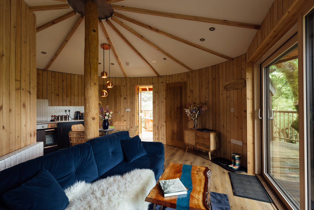 Ty'r Derw Treehouse | Treehouse in Ceredigion | Canopy & Stars