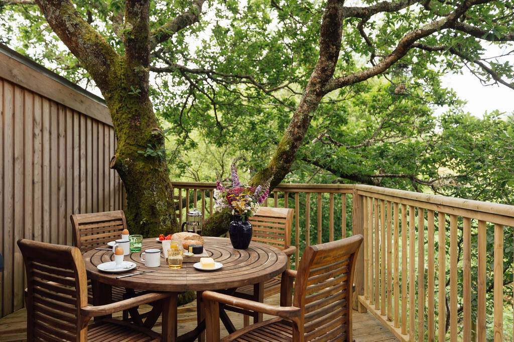Ty'r Derw Treehouse | Treehouse in Ceredigion | Canopy & Stars