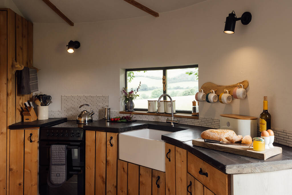 Ty'r Onnen Treehouse | Treehouse in Ceredigion | Canopy & Stars