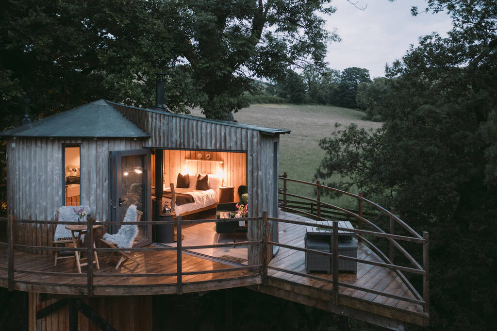 Ty'r Onnen Treehouse | Treehouse in Ceredigion | Canopy & Stars