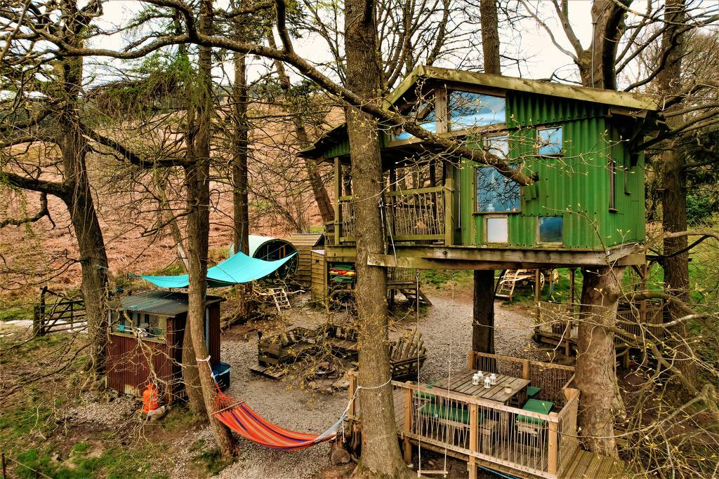 Copse Camp | Treehouse in Denbighshire | Canopy & Stars