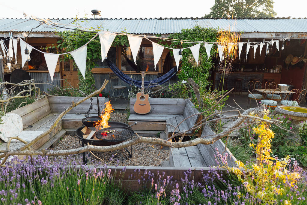 Box Barn | Camp in Monmouthshire | Canopy & Stars