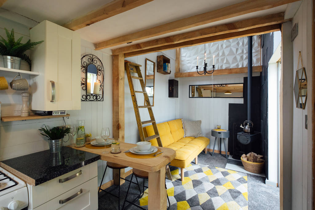 Ffynone Bach | Cabin in Pembrokeshire | Canopy & Stars
