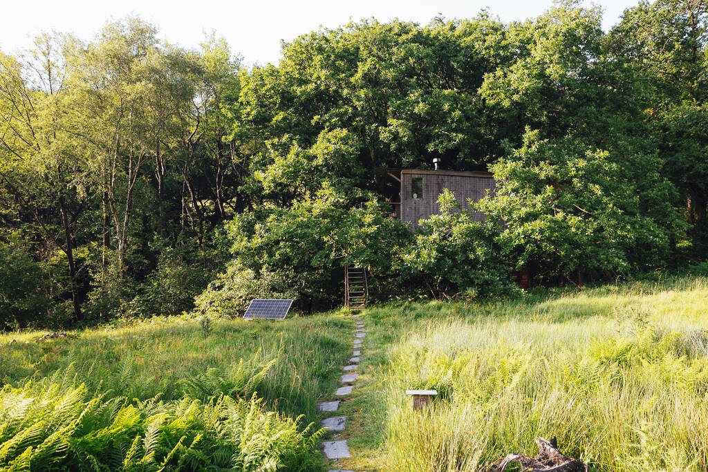 Beudy Banc Treehouse | Treehouse in Powys | Canopy & Stars