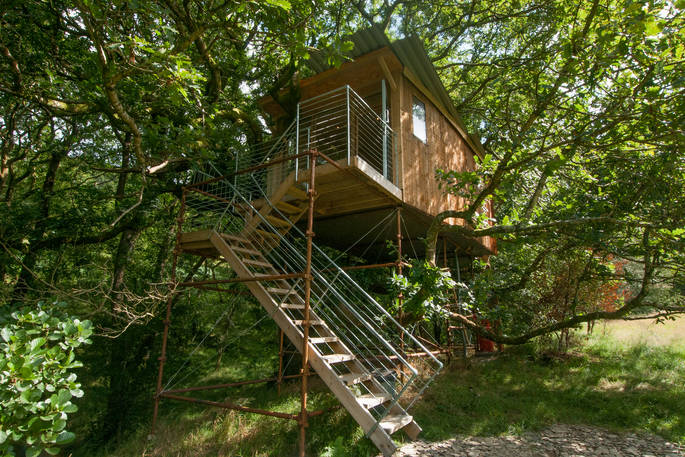 Beudy Banc Treehouse | Treehouse in Powys | Canopy & Stars