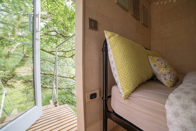 Beudy Banc Treehouse | Treehouse in Powys | Canopy & Stars