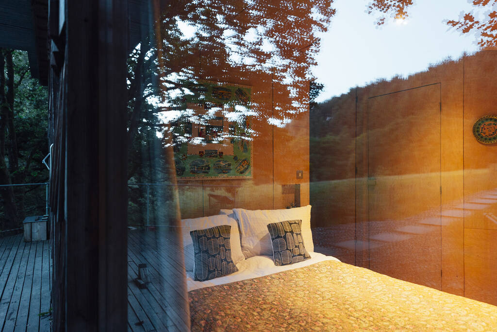 Nyth y Barcud Treehouse | Treehouse in Powys | Canopy & Stars