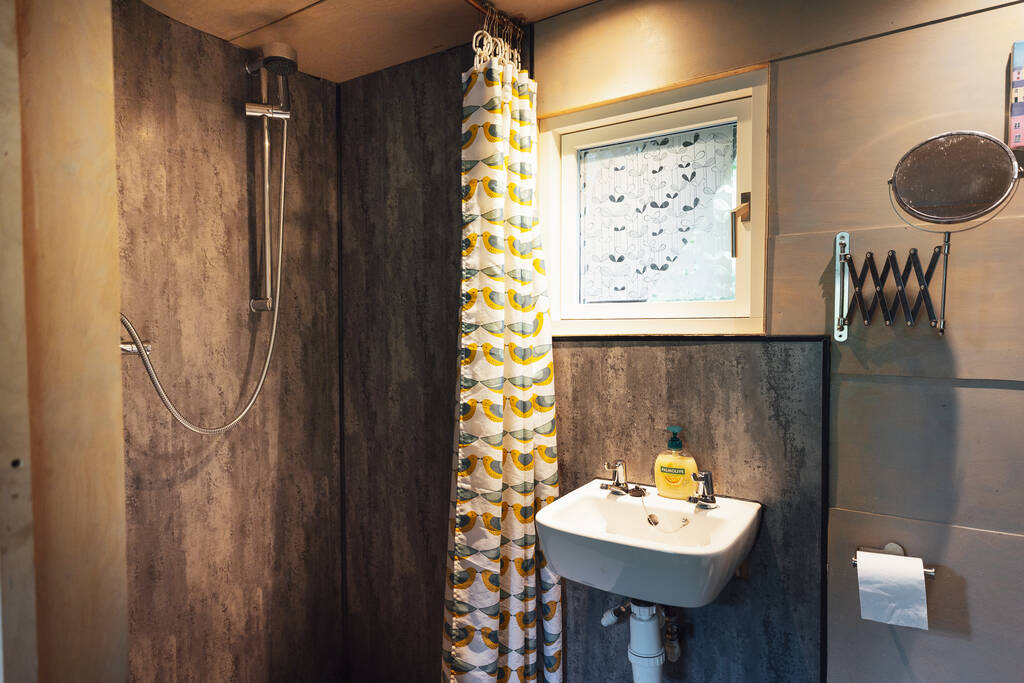 Nyth y Barcud Treehouse | Treehouse in Powys | Canopy & Stars