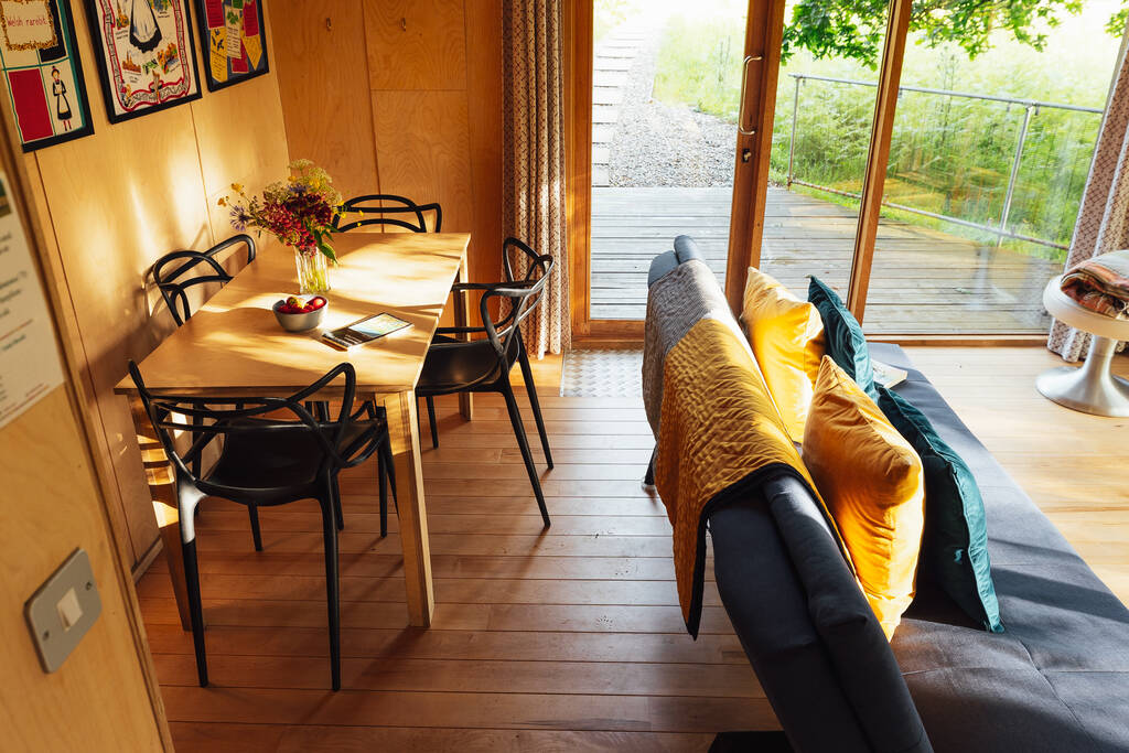 Nyth y Barcud Treehouse | Treehouse in Powys | Canopy & Stars