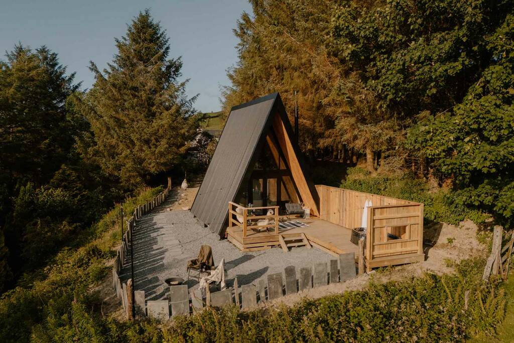 Twll Triongl | Cabin in Powys | Canopy & Stars