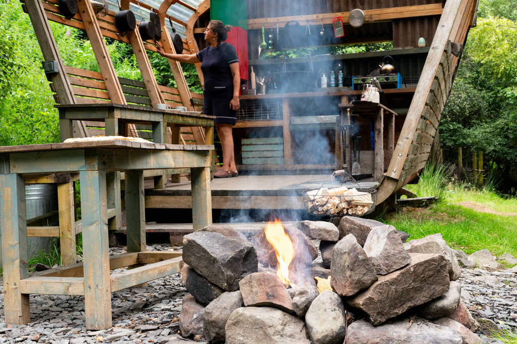 Moon Conker | Pod in Powys | Canopy & Stars