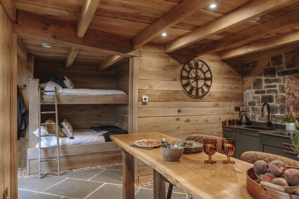 Bracken Tower | Cabin in Powys | Canopy & Stars