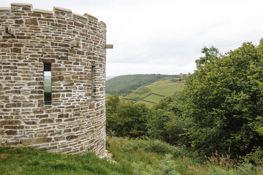 Bracken Tower | Cabin in Powys | Canopy & Stars