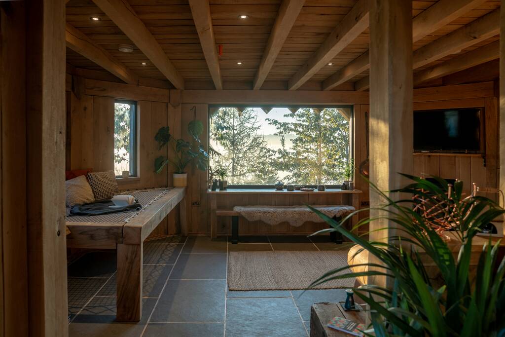 Oaken Fort | Cabin in Powys | Canopy & Stars