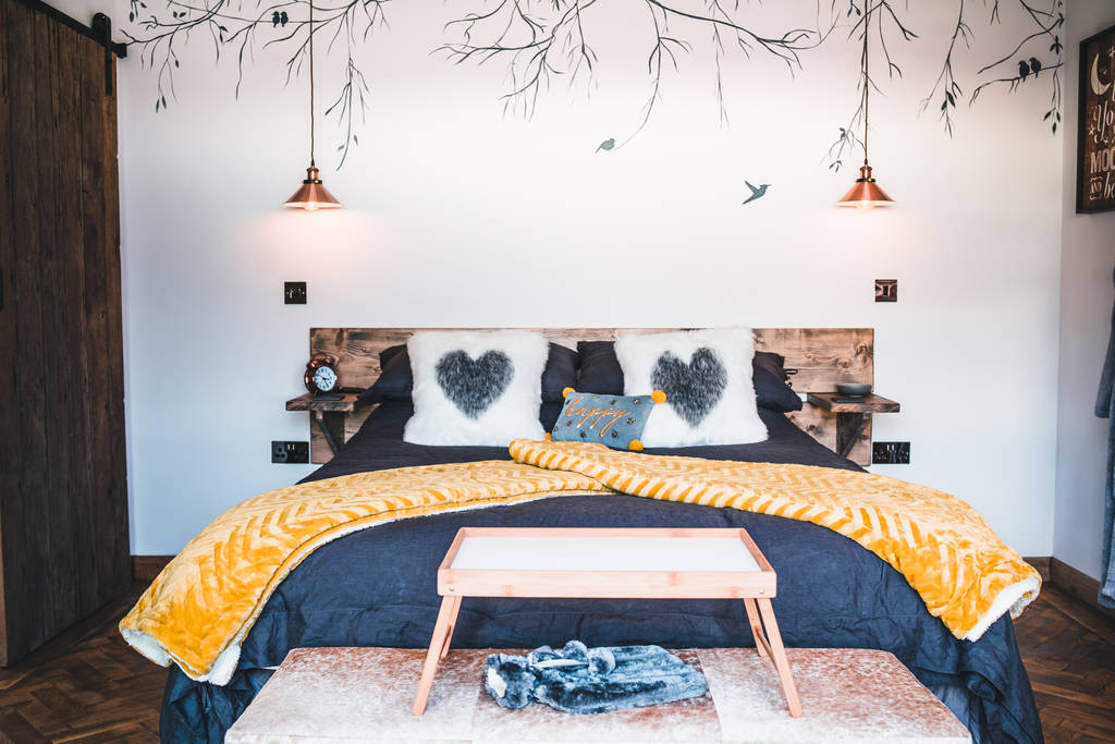 Shepherds Hill | Cabin in Powys | Canopy & Stars