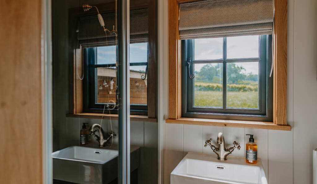 The Snug | Shepherd's hut in Powys | Canopy & Stars