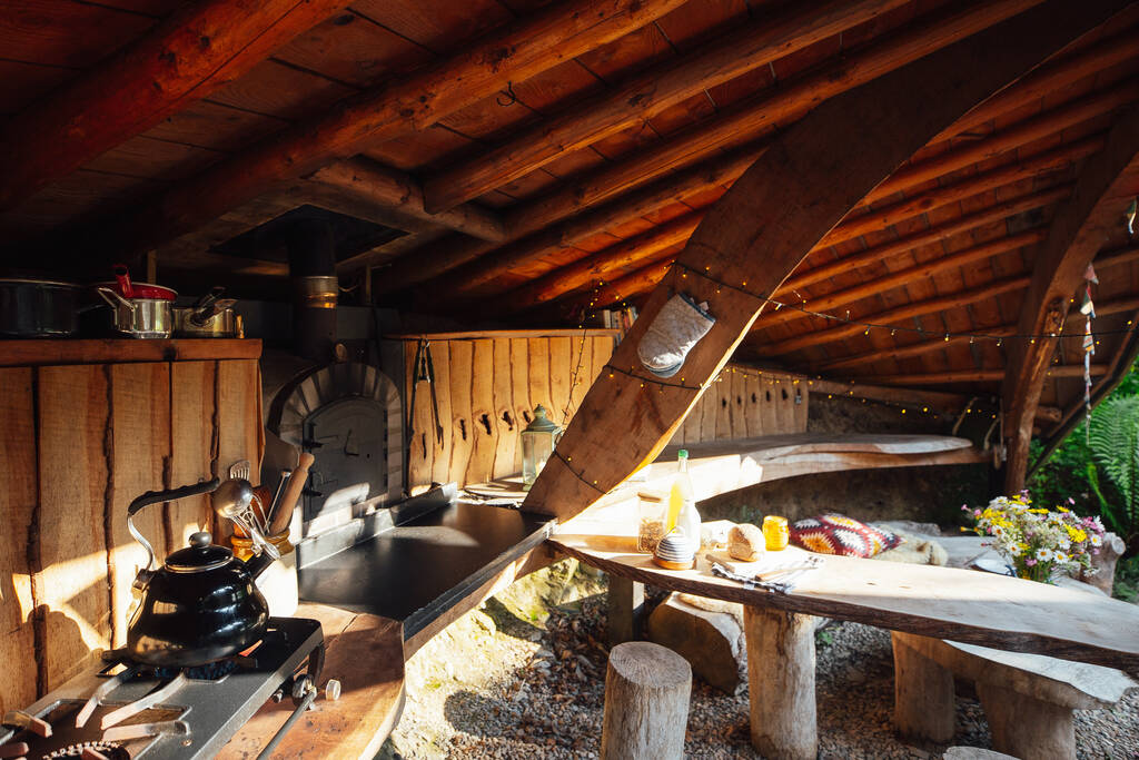 Dragon Cruck | Cabin in Powys | Canopy & Stars