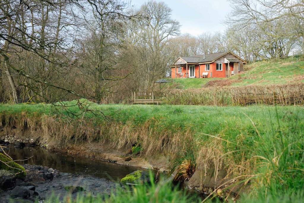 The Straw Cottage | Cottage in Powys | Canopy & Stars