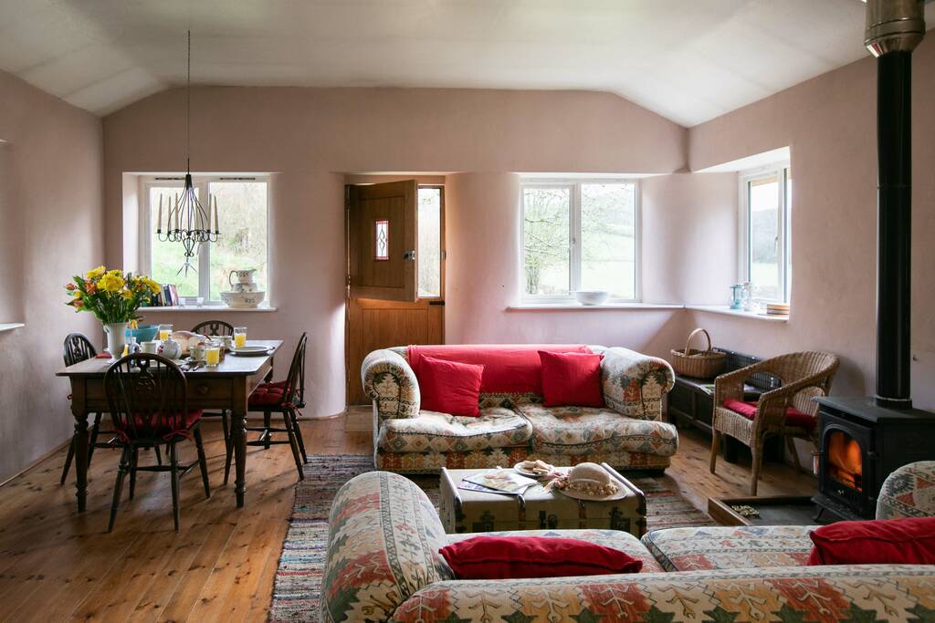 The Straw Cottage | Cottage in Powys | Canopy & Stars