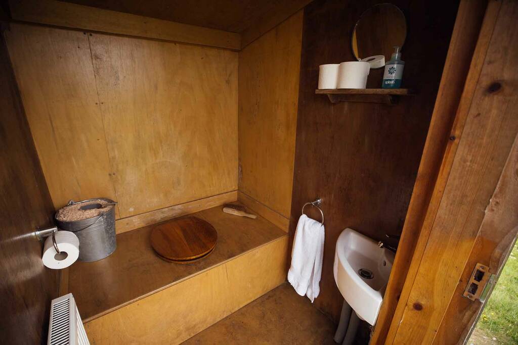 Ty Bach Bothy | Bothy in Powys | Canopy & Stars