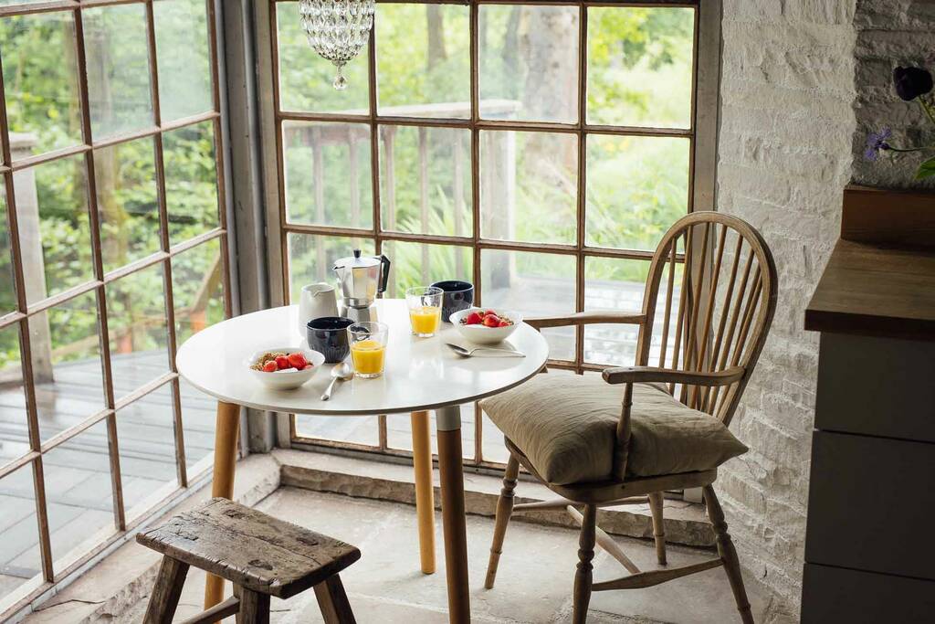 Ty Bach Bothy | Bothy in Powys | Canopy & Stars