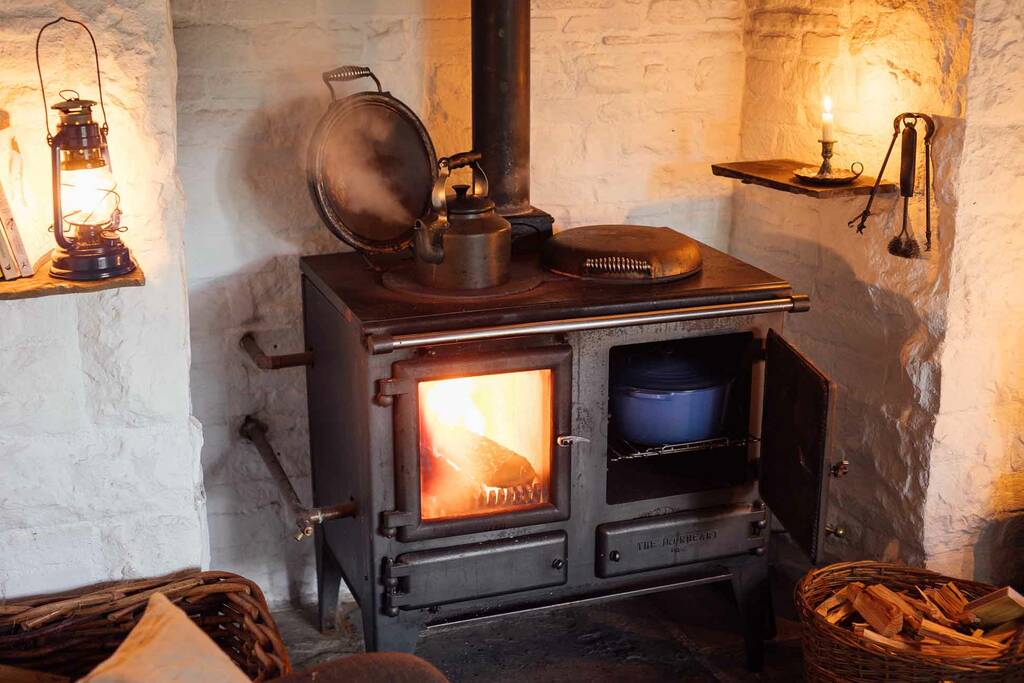 Ty Bach Bothy | Bothy in Powys | Canopy & Stars