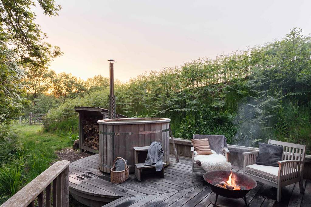 Ty Bach Bothy | Bothy in Powys | Canopy & Stars