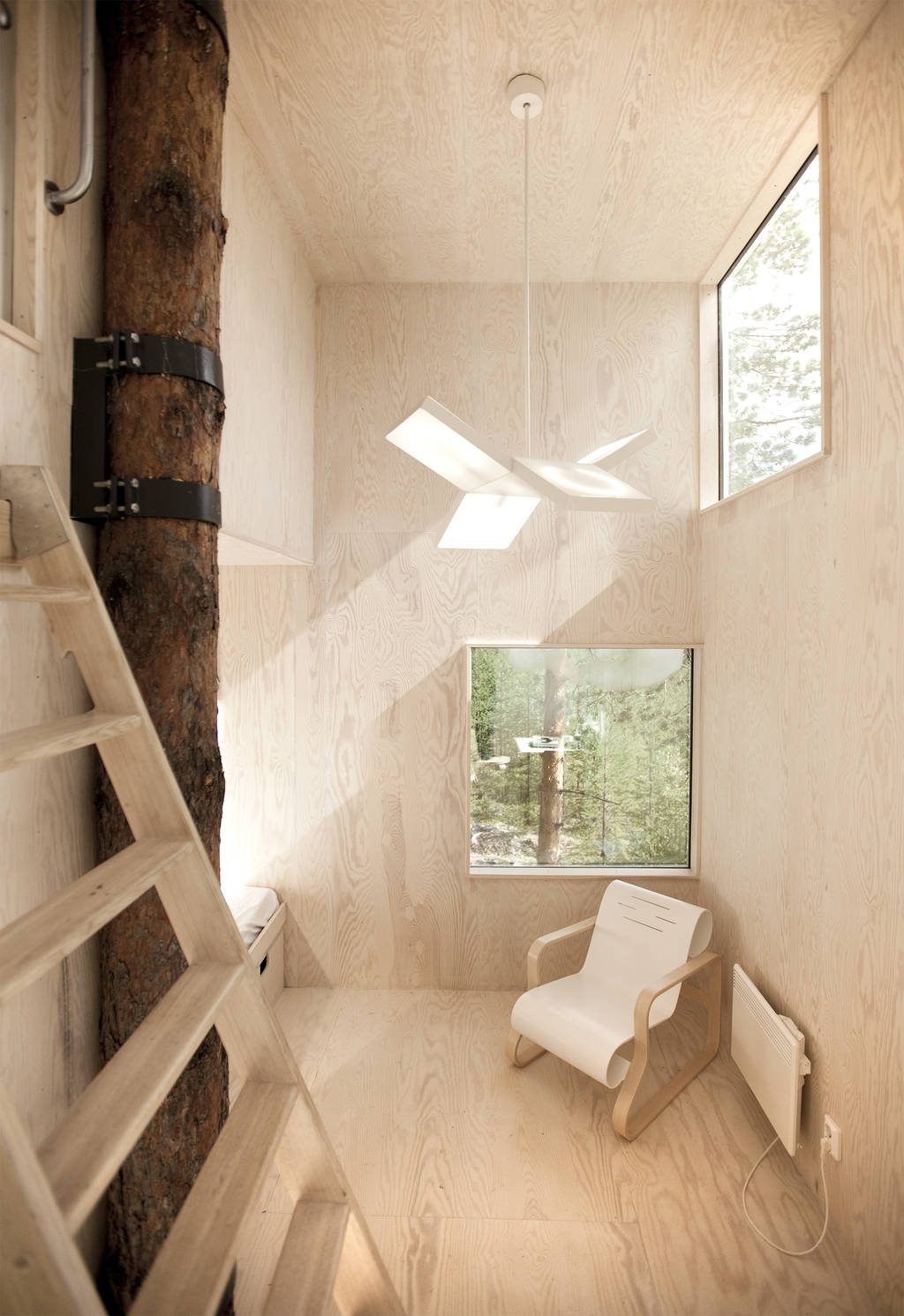 Mirrorcube | Treehouse in Norrbotten | Canopy & Stars