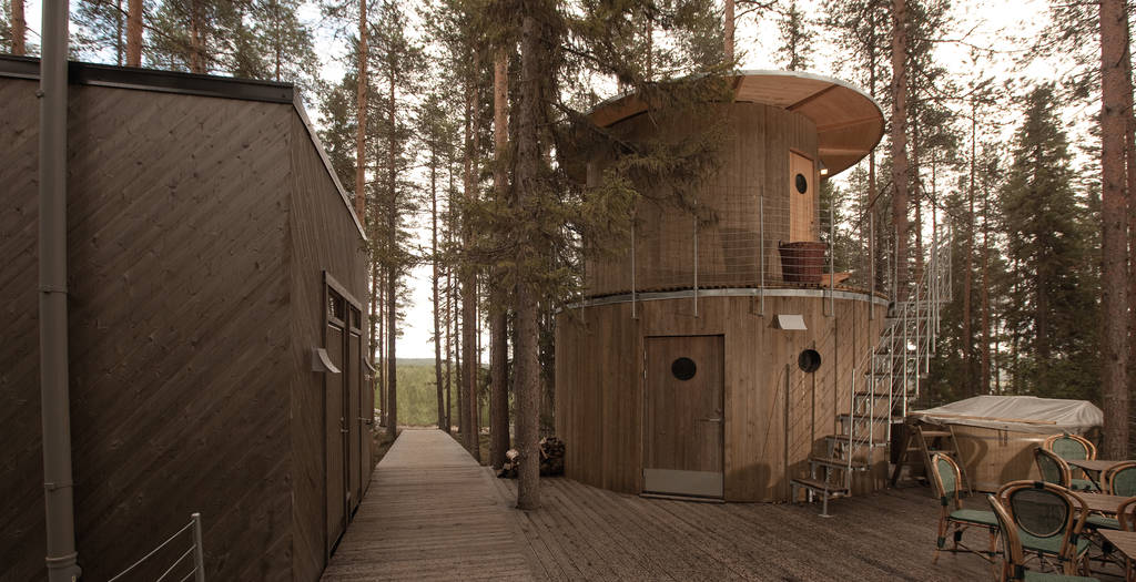 UFO | Treehouse in Norrbotten | Canopy & Stars