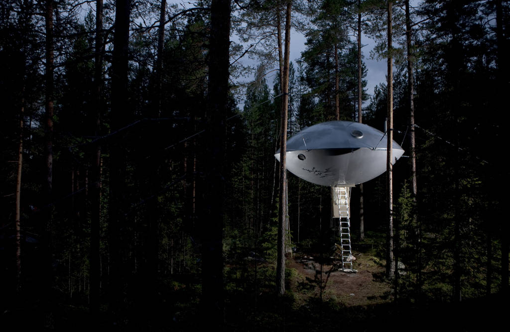 UFO | Treehouse in Norrbotten | Canopy & Stars